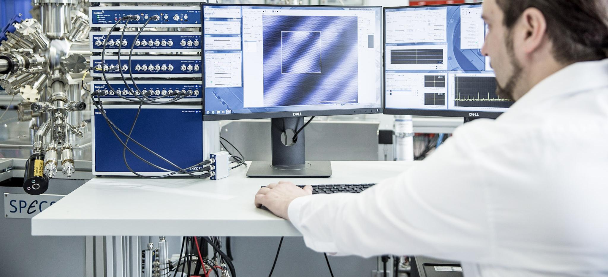 Improved synchronization of external instruments during scanning ...