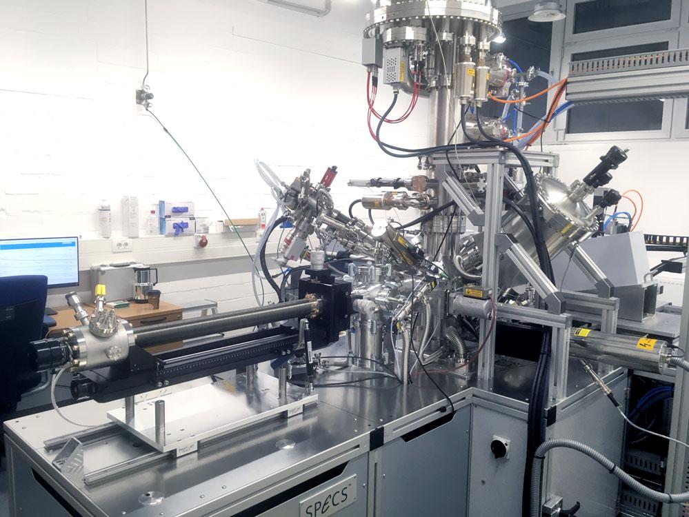 Operando Electrochemical Cell for Near Ambient Pressure Applications: O ...