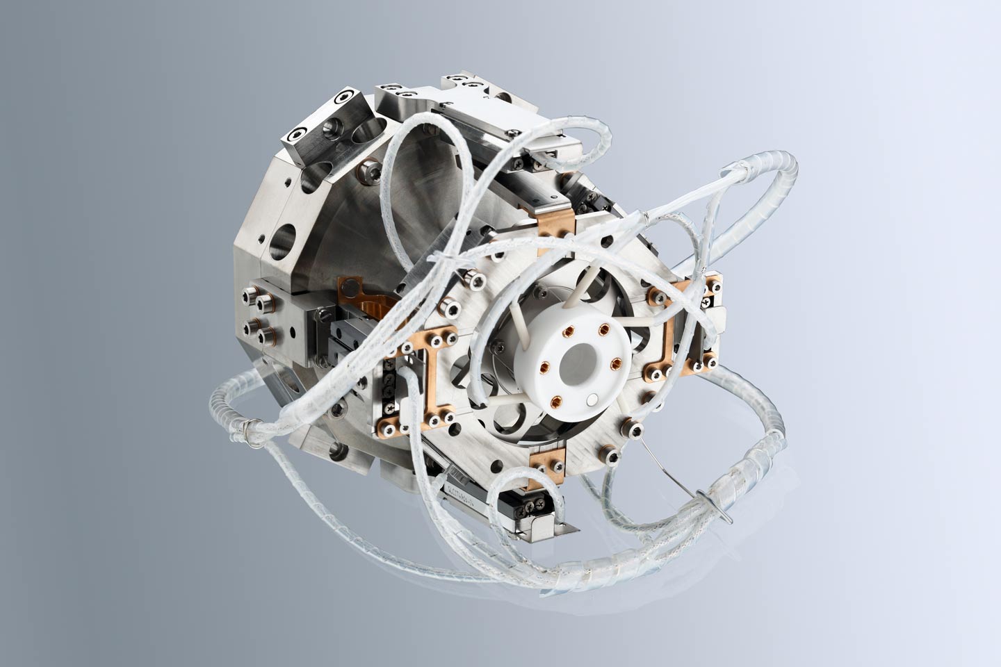 Combined LEEM and PEEM Instrument | FE-LEEM / PEEM P90